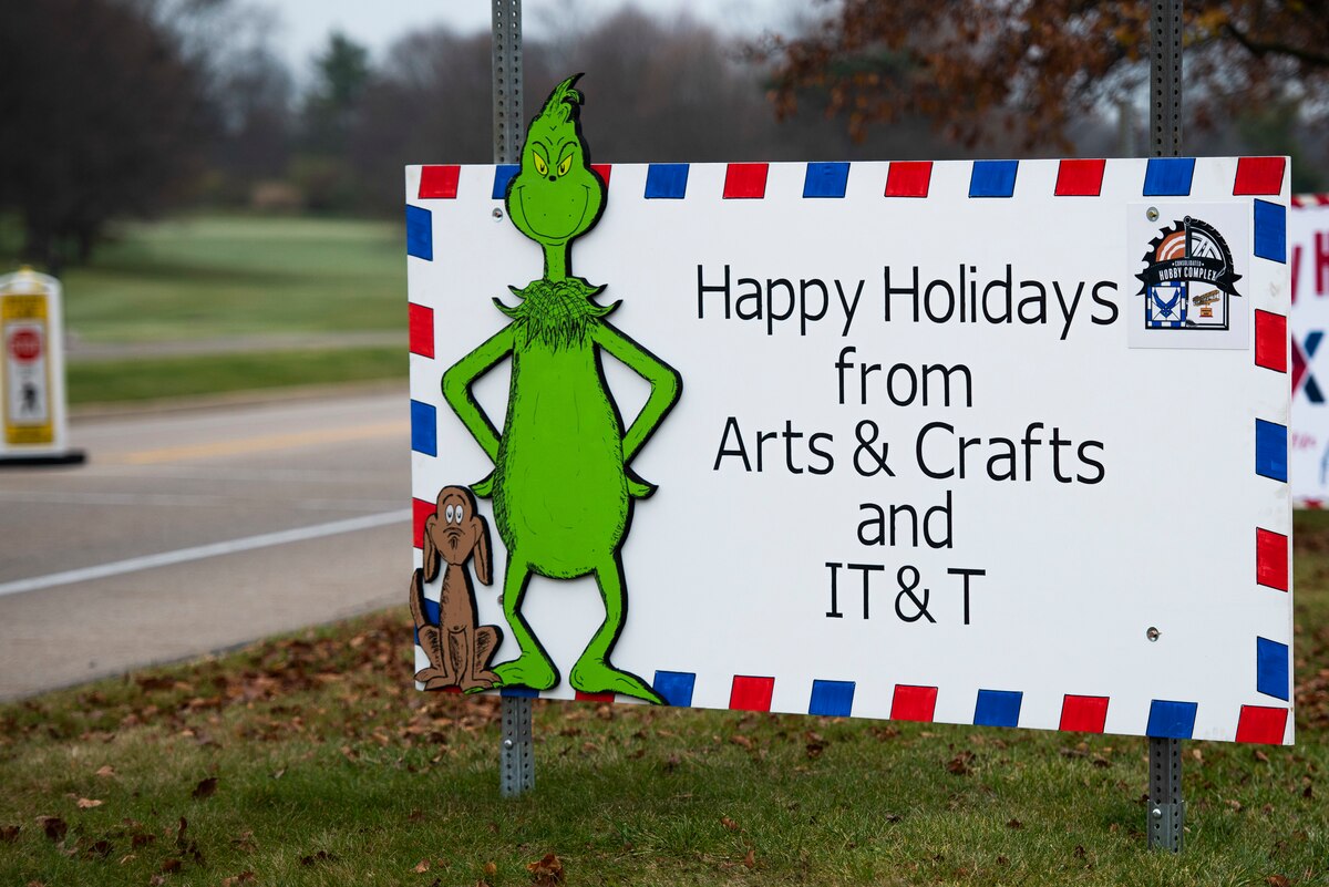 Giant holiday cards make repeat appearance > Tinker Air Force Base ...