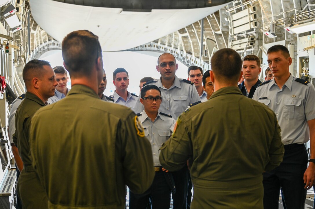 97 AMW commander visits Laughlin AFB pilot students