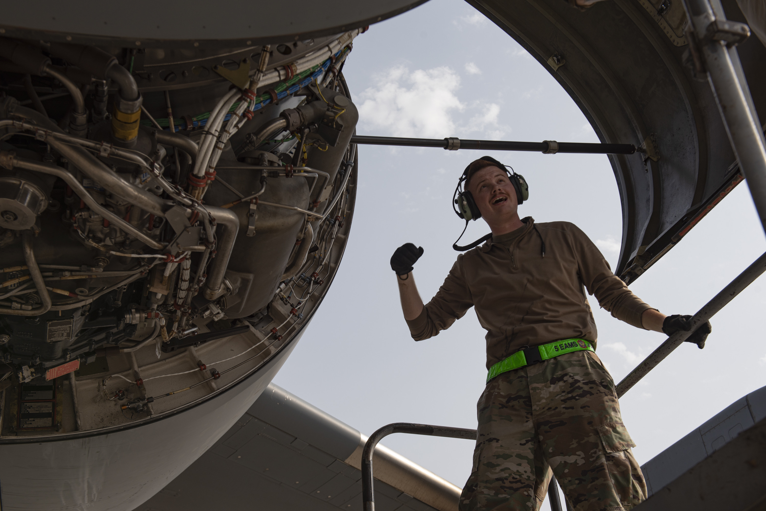 5th EAMS Keeps C-17s Mission Ready > U.S. Air Forces Central > Display