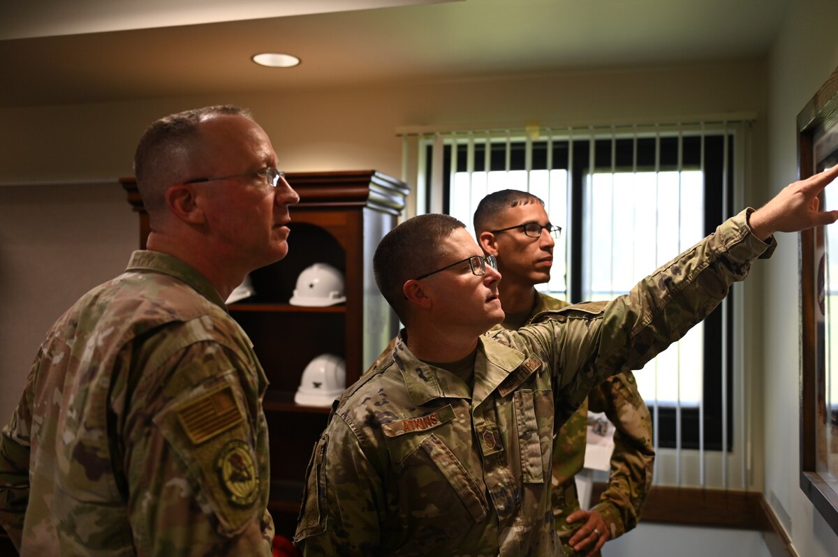 Pilot returns to 554 RHS > Andersen Air Force Base > Features