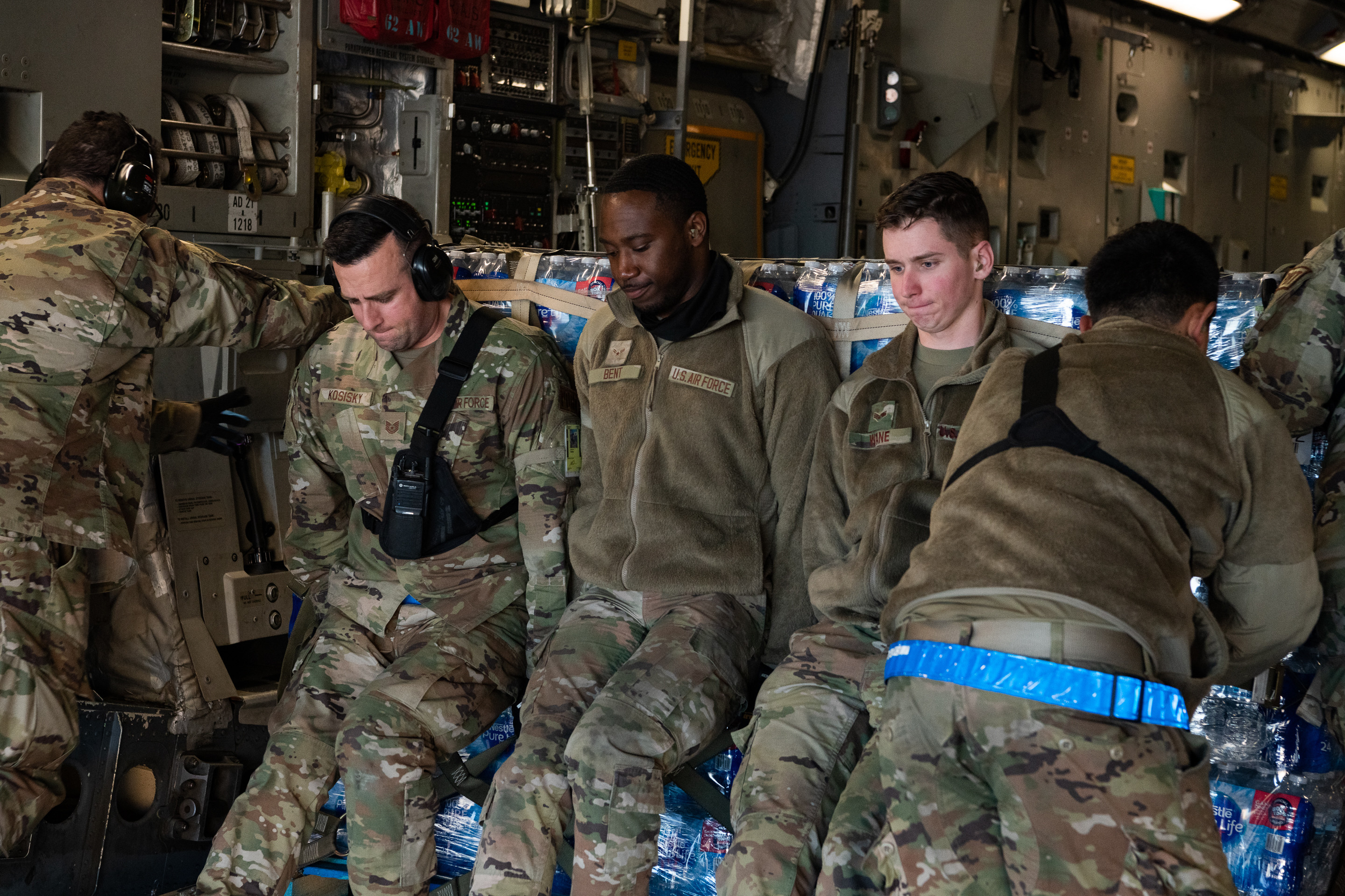 446th Airlift Wing delivers 52,000 half-liter bottles of water > 349th ...