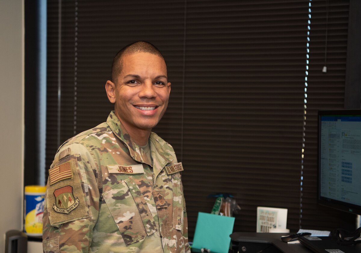 Vance NCO named Air Force finance superintendent of the year for 2021 ...
