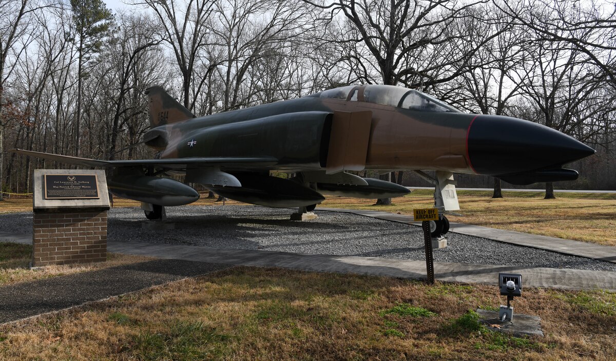 F/A-18 static display at Arnold AFB repainted > Arnold Air Force Base ...