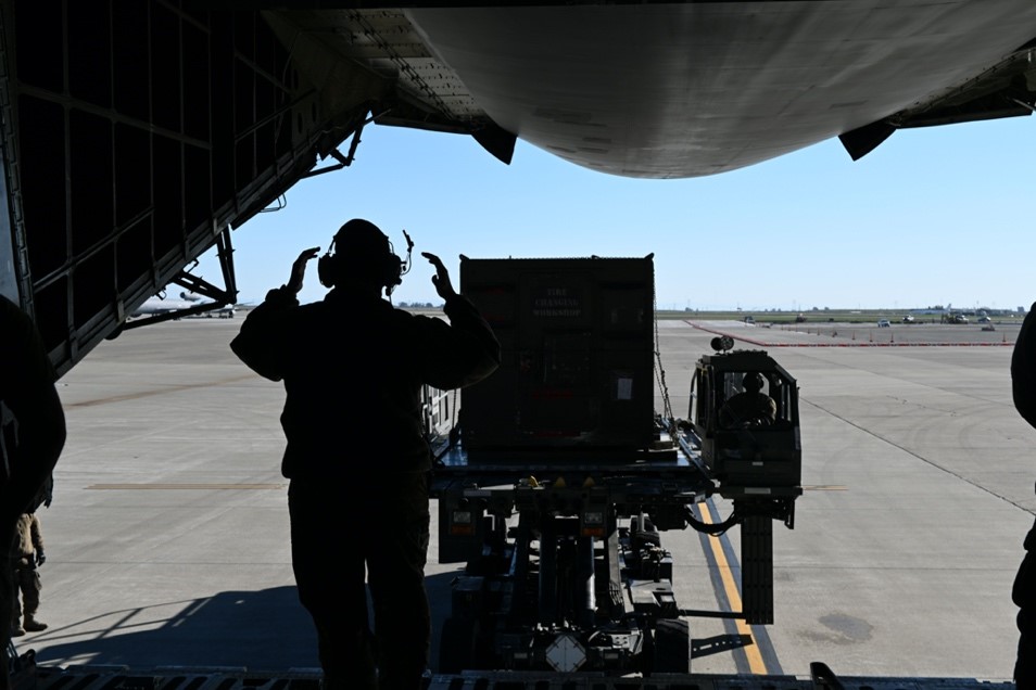 60th AMW, 621st CRW Airmen put the "super" in "C-5M Super Galaxy ...