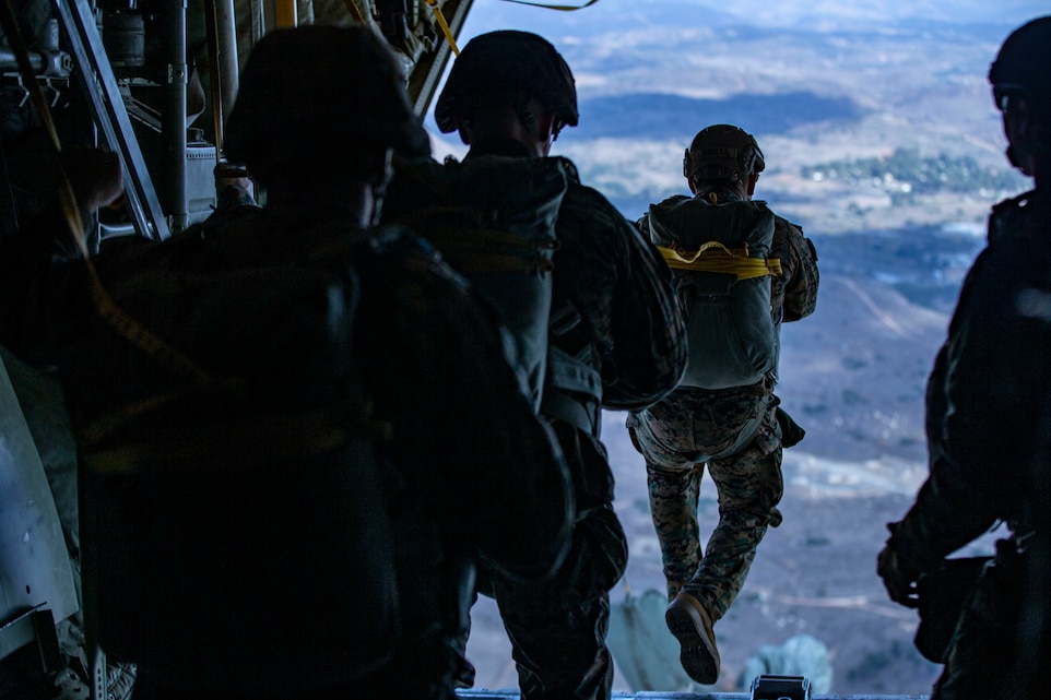 Parachute operations: Pendleton Marines jump out perfectly good ...