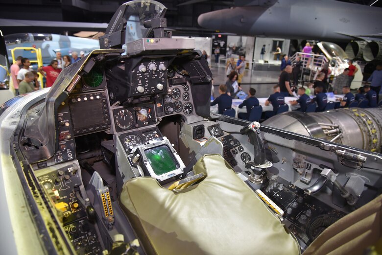 U.S. Air Force Thunderbirds to sign autographs at National Museum of ...