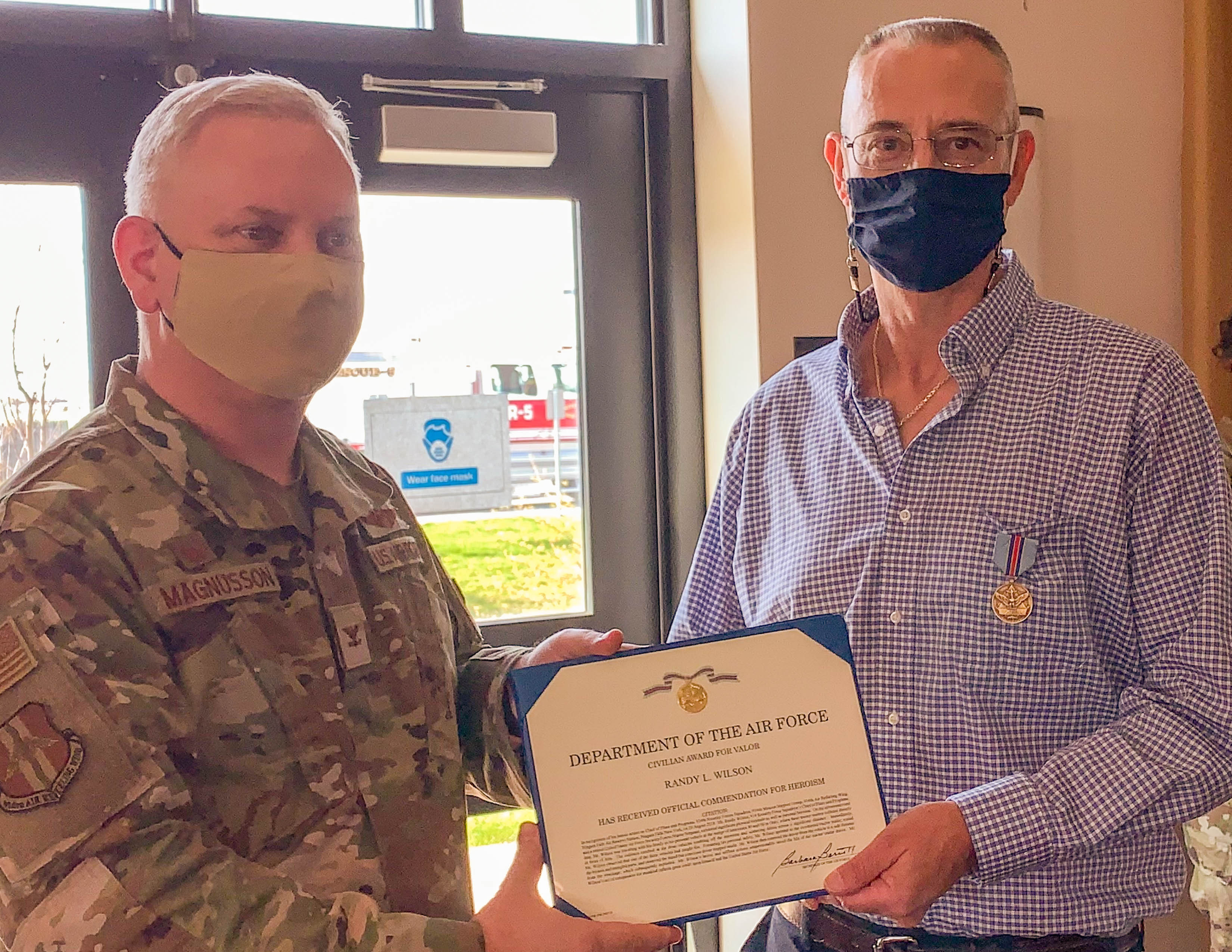 914th ARW civilian awarded medal of valor for saving life > Niagara ...