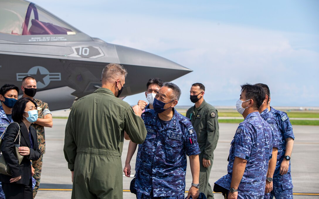 MCAS Iwakuni showcases a F-35B Lightning II static display for JMSDF ...