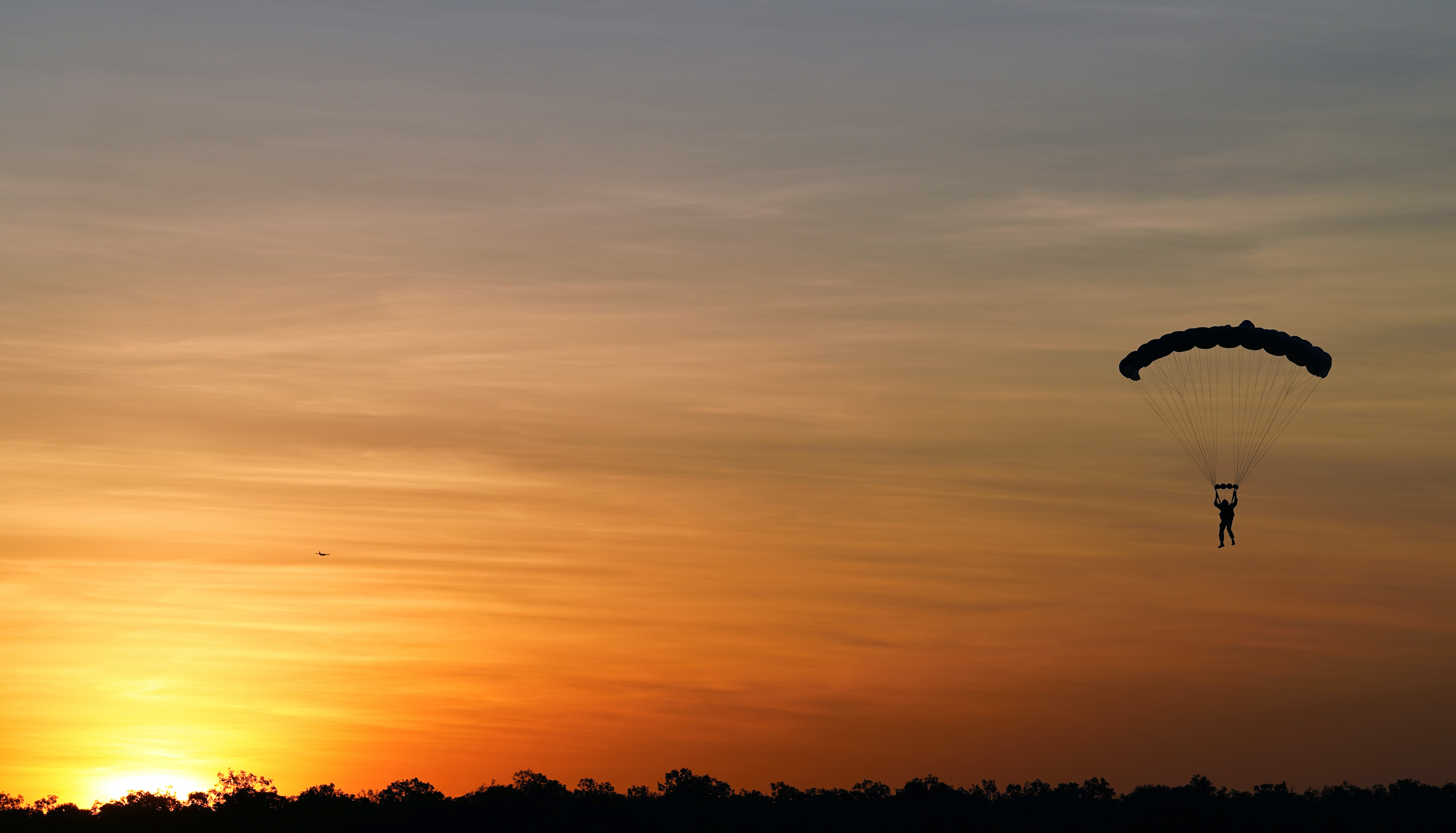 U.S., Australian Forces Conduct Free-Fall in Preparation for TS21