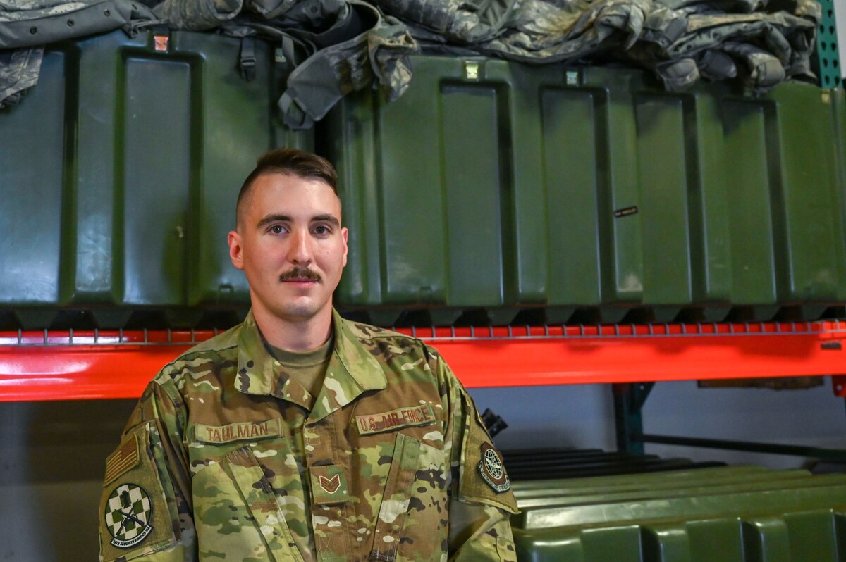 Combat Airlifter of the Week: Staff Sgt. Robert Taulman > Little Rock ...