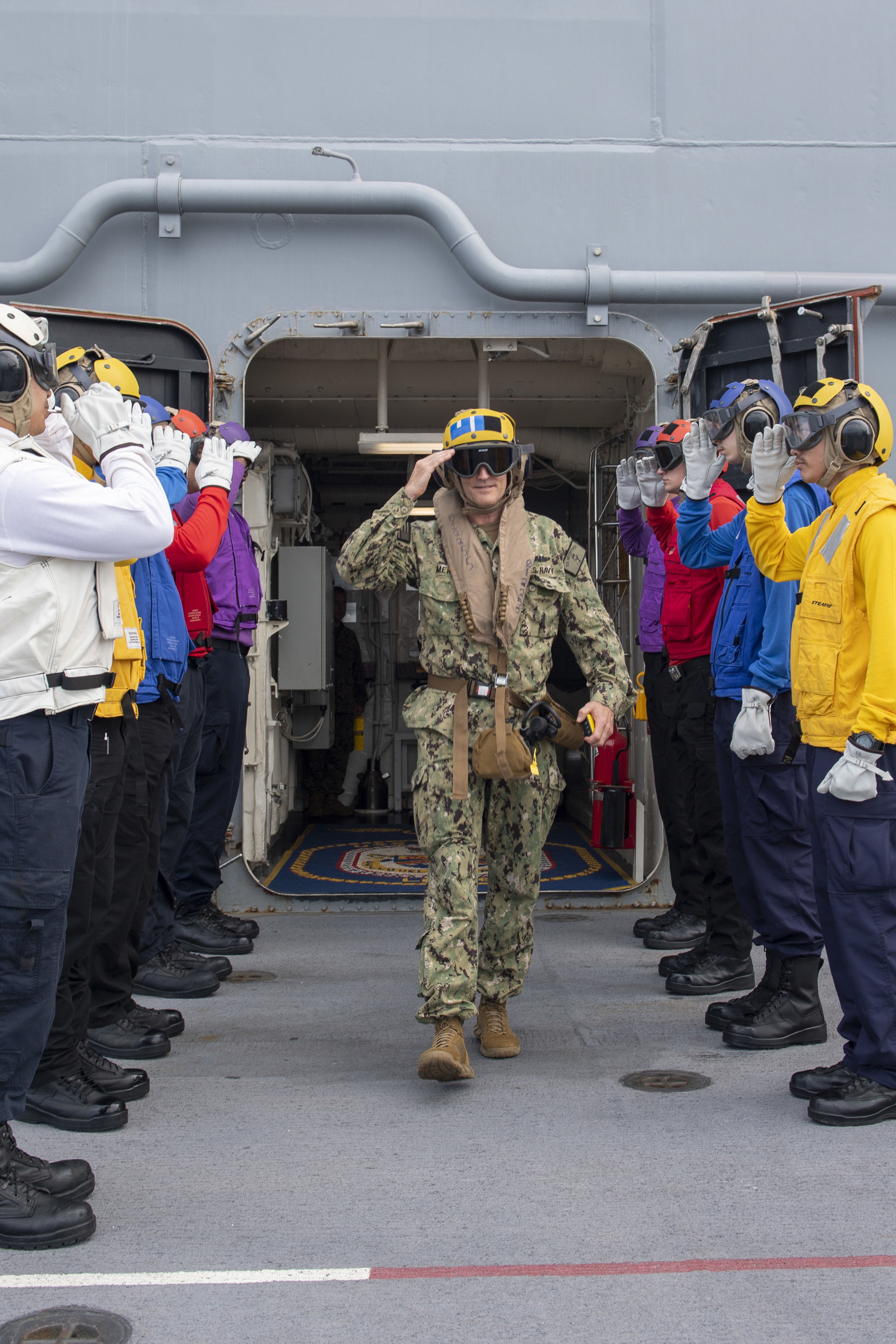 U.S. 7th Fleet commander visits USS America > Commander, U.S. 7th Fleet ...