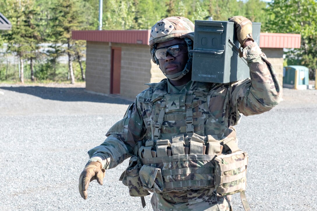 ‘Denali’ paratroopers conduct machine gun qualification