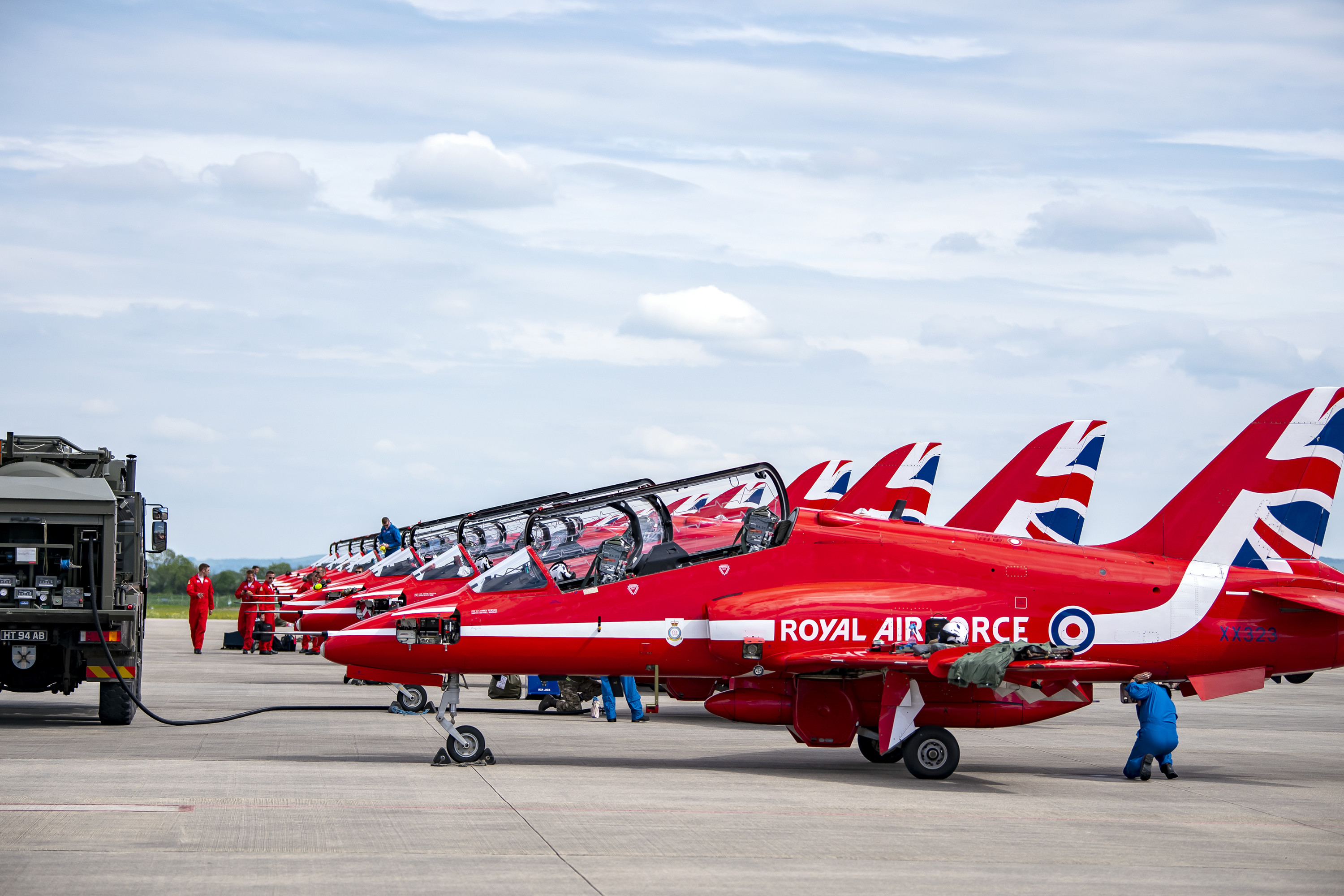 RAF Red Arrows refuel at RAF Fairford > 501st Combat Support Wing ...