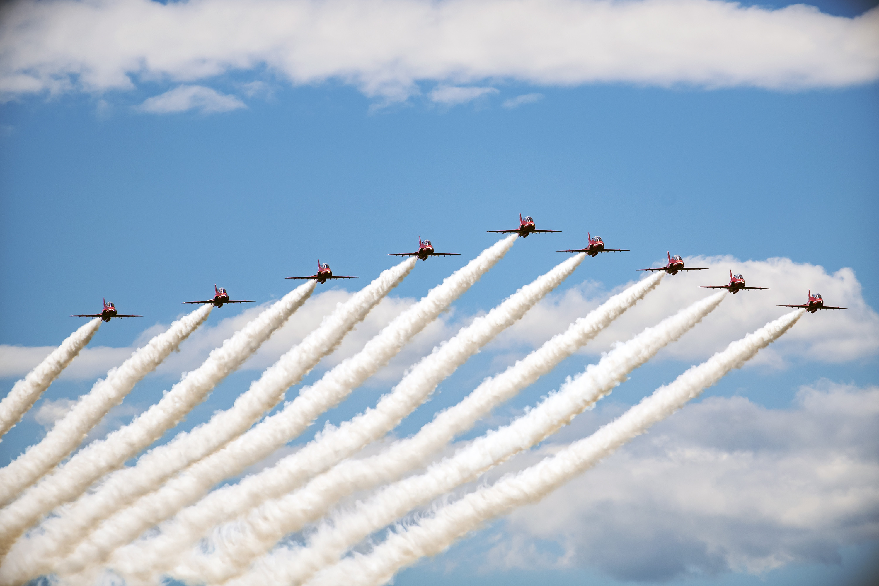 RAF Red Arrows refuel at RAF Fairford > 501st Combat Support Wing ...