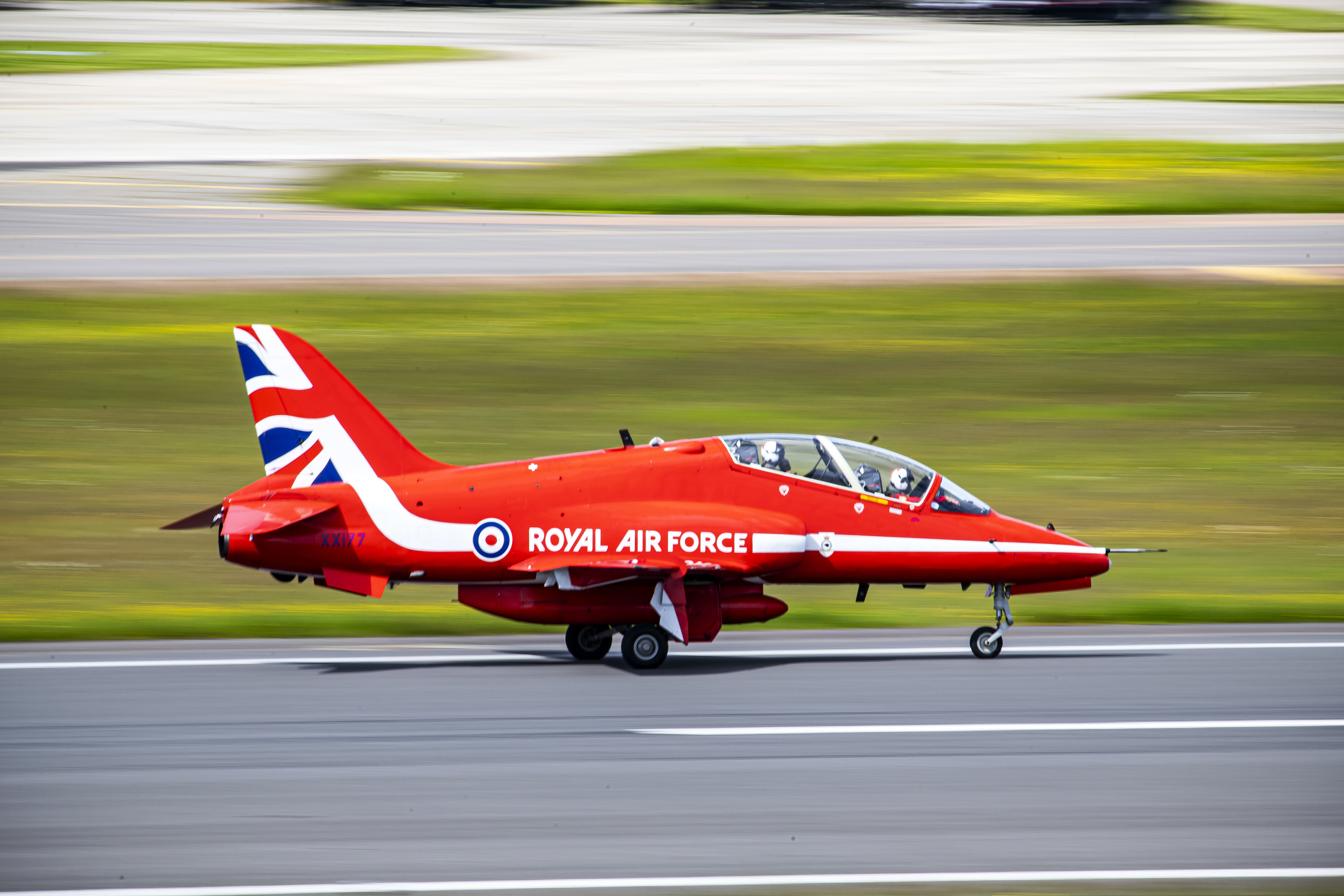 RAF Red Arrows refuel at RAF Fairford > 501st Combat Support Wing ...
