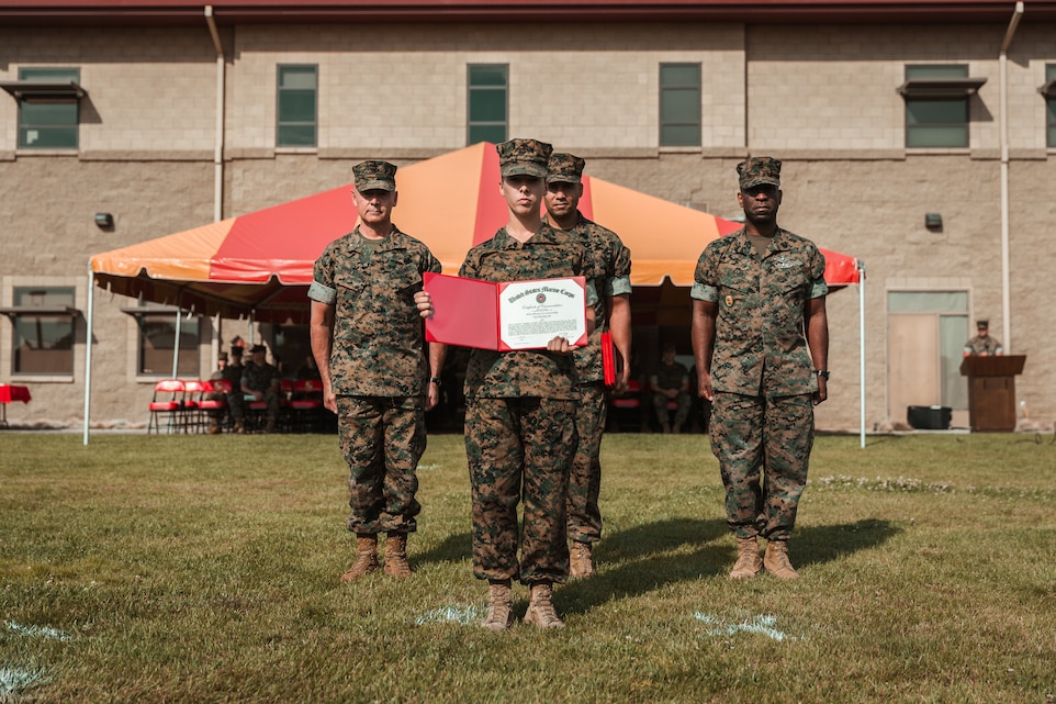 1st MLG Quarterly Awards Ceremony > 1st Marine Logistics Group > 1st ...