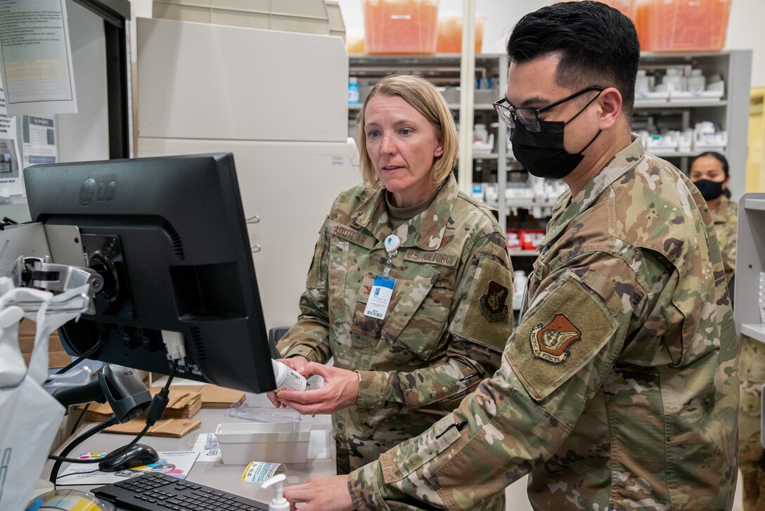 673d MDSS hosts Commander Immersion