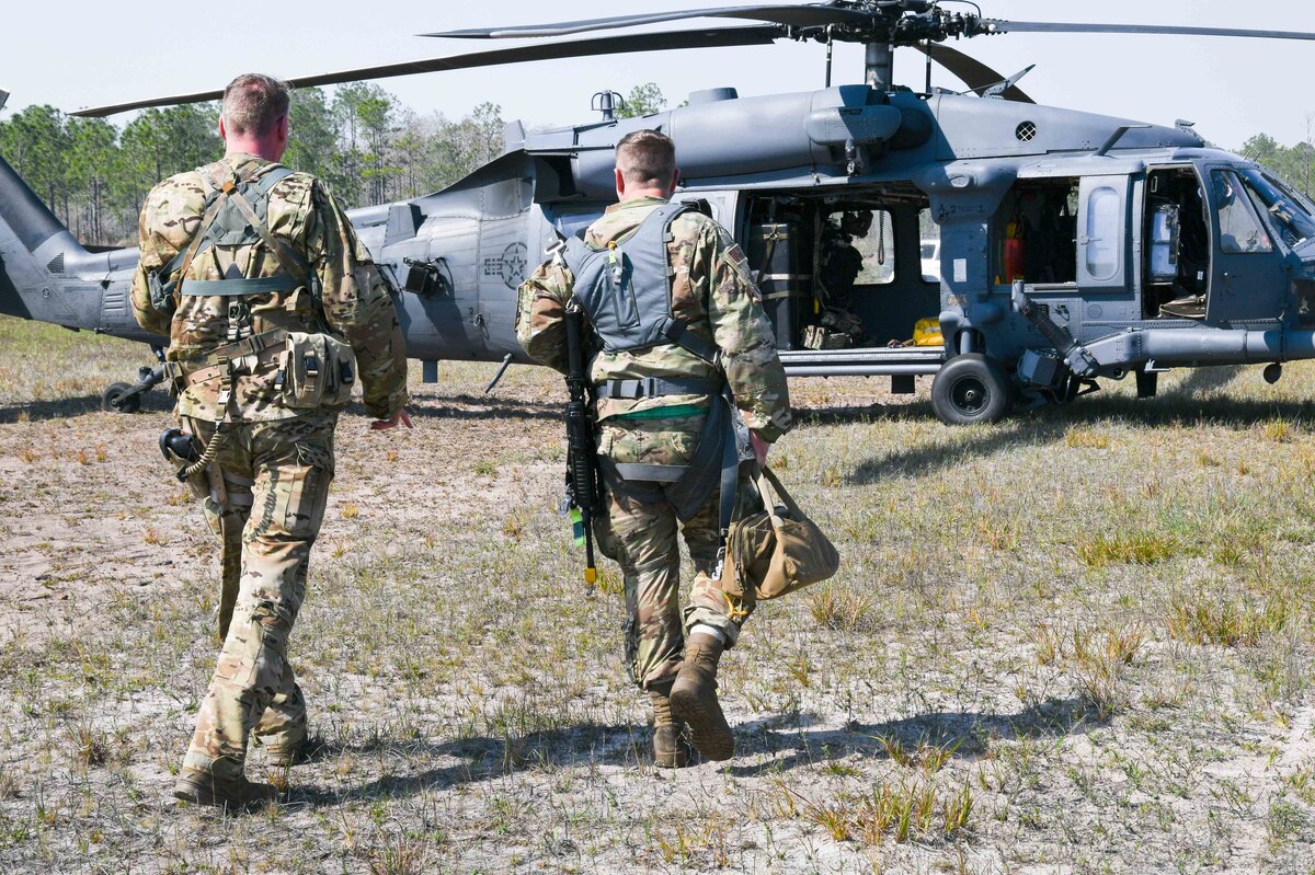 Tandem jump makes wing history > Air University (AU) > News