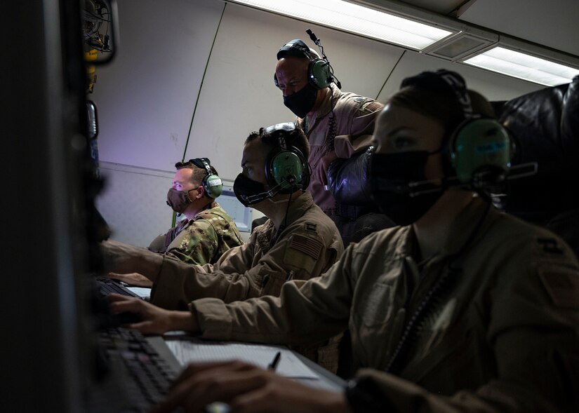 AWACS crew eyes over the battle > U.S. Air Forces Central > 380AEW ...