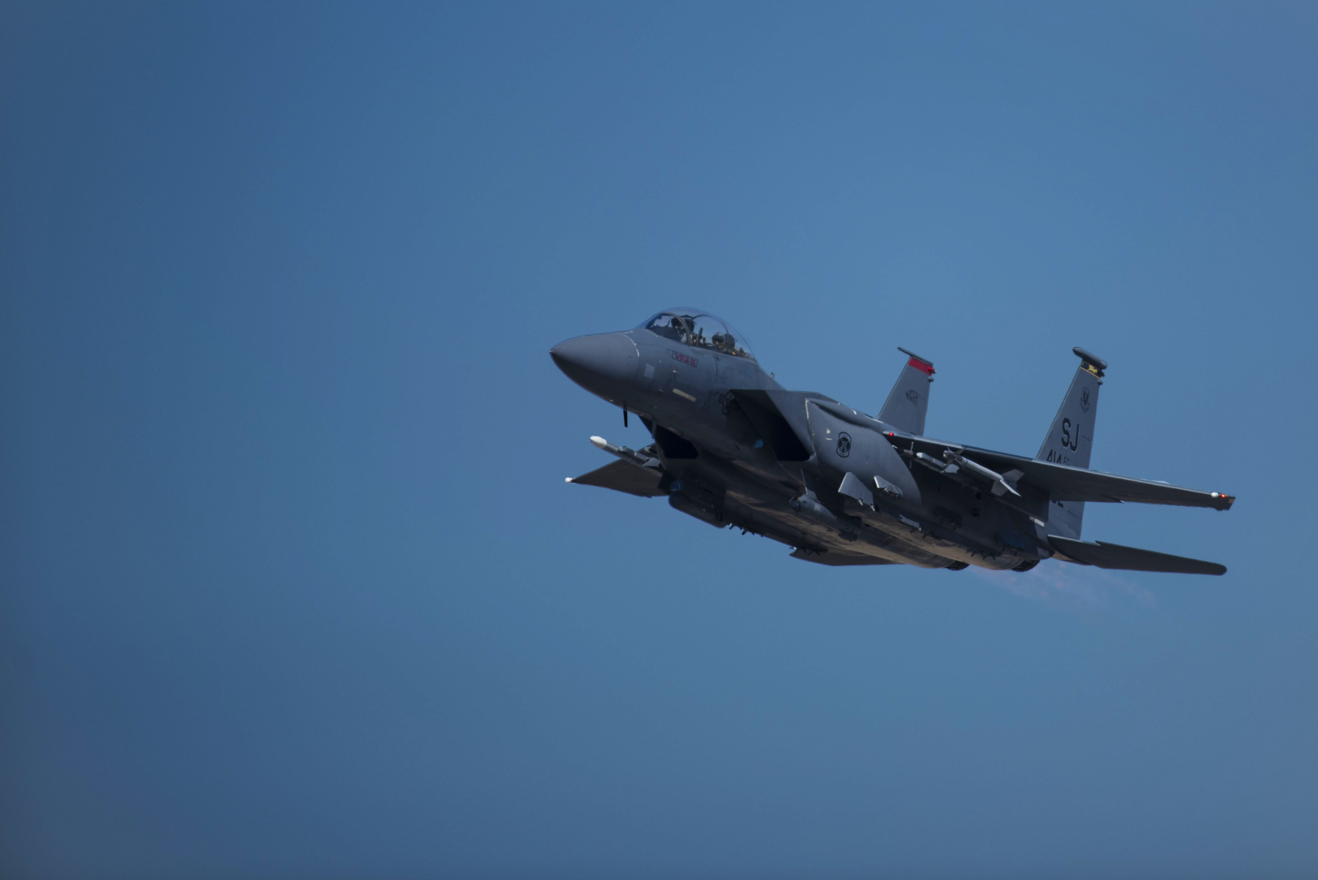 333rd Fighter Squadron F-15E Strike Eagle Aircrew members take off ...