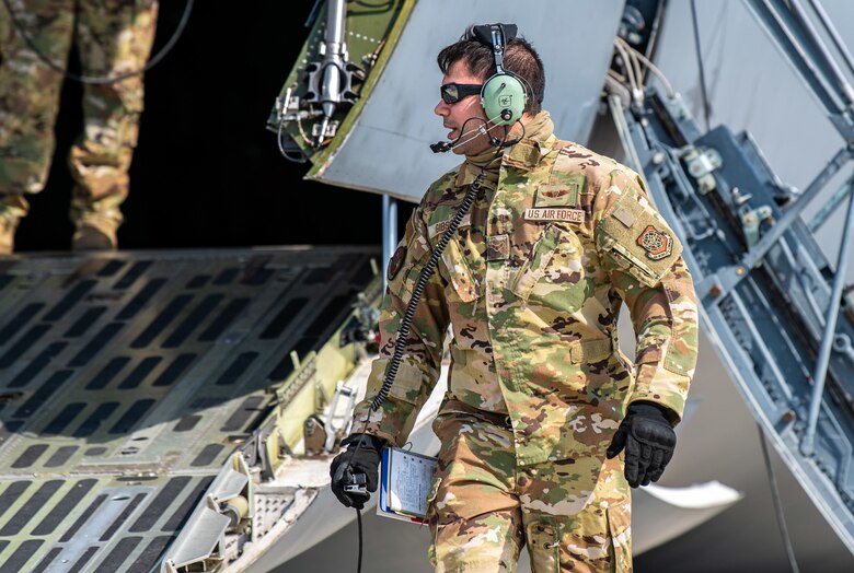 9th AS loadmasters train following AMC initiative > Air Mobility ...