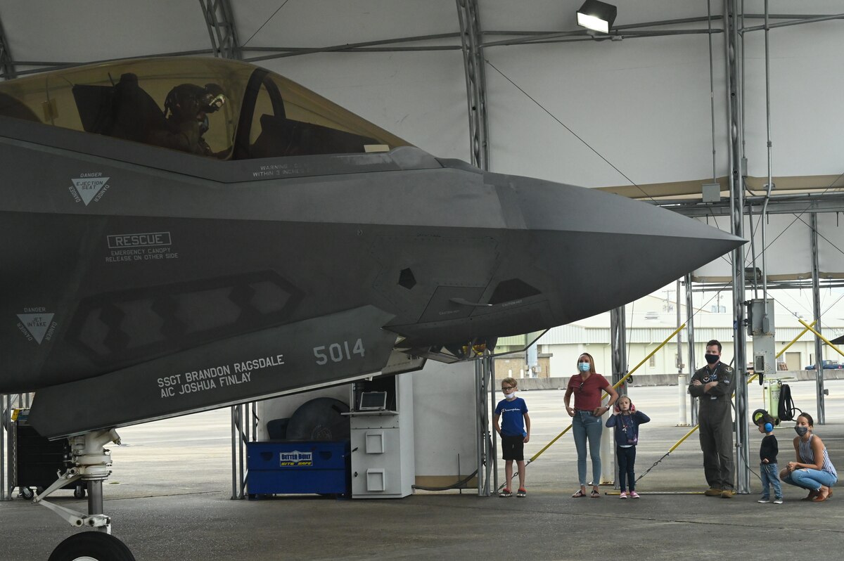 F-35 B-Course Student Pilots 1st Flight > Air Education and Training ...