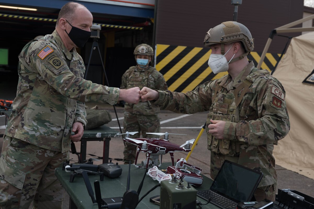 TRANSCOM commander visits Ramstein > Ramstein Air Base > Article Display