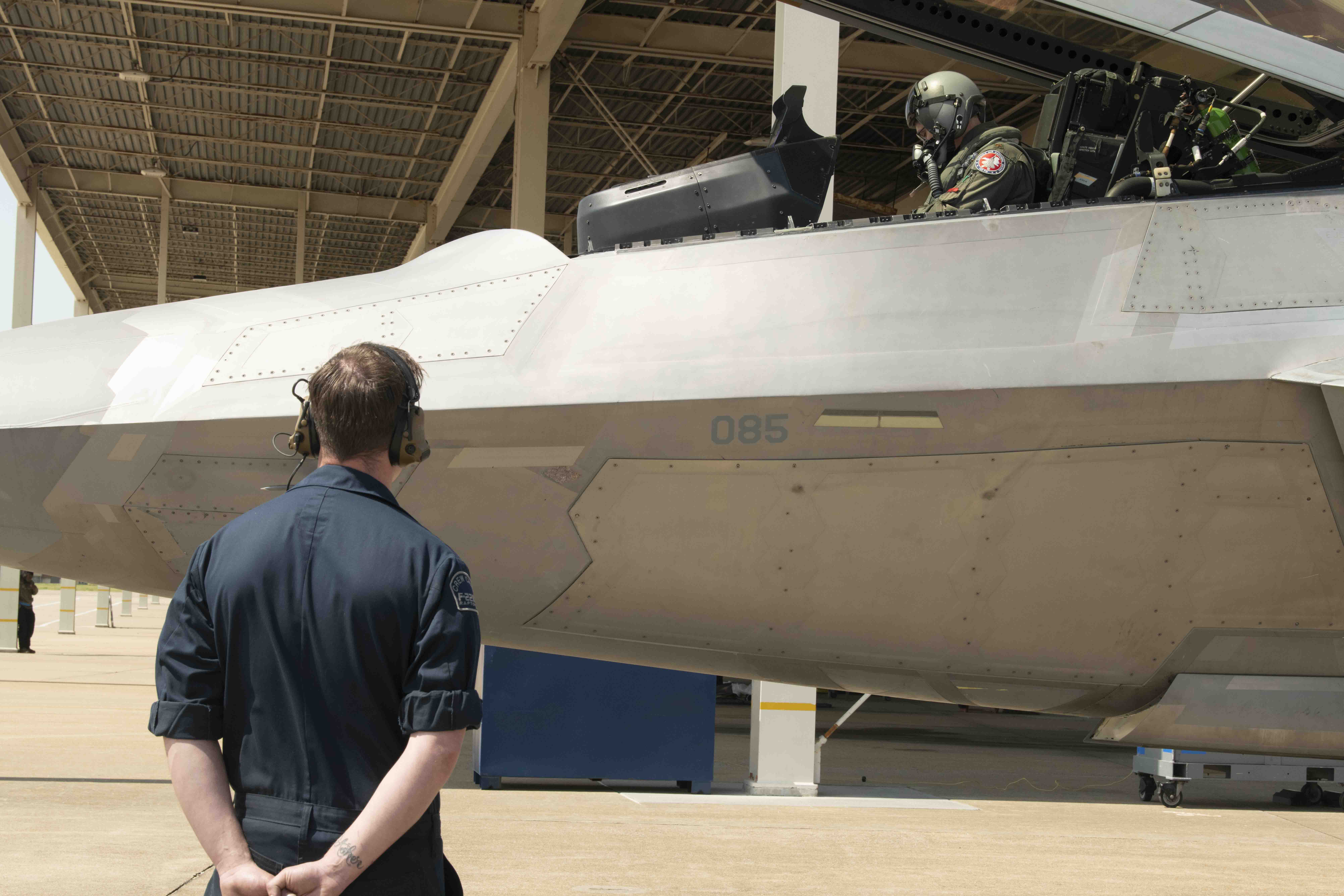 VaANG maintainers rebuild F-22 Raptor after collapse on JBLE fli