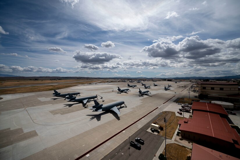 Photos of aircraft on the 60th AMW flight line > Nellis Air Force Base ...