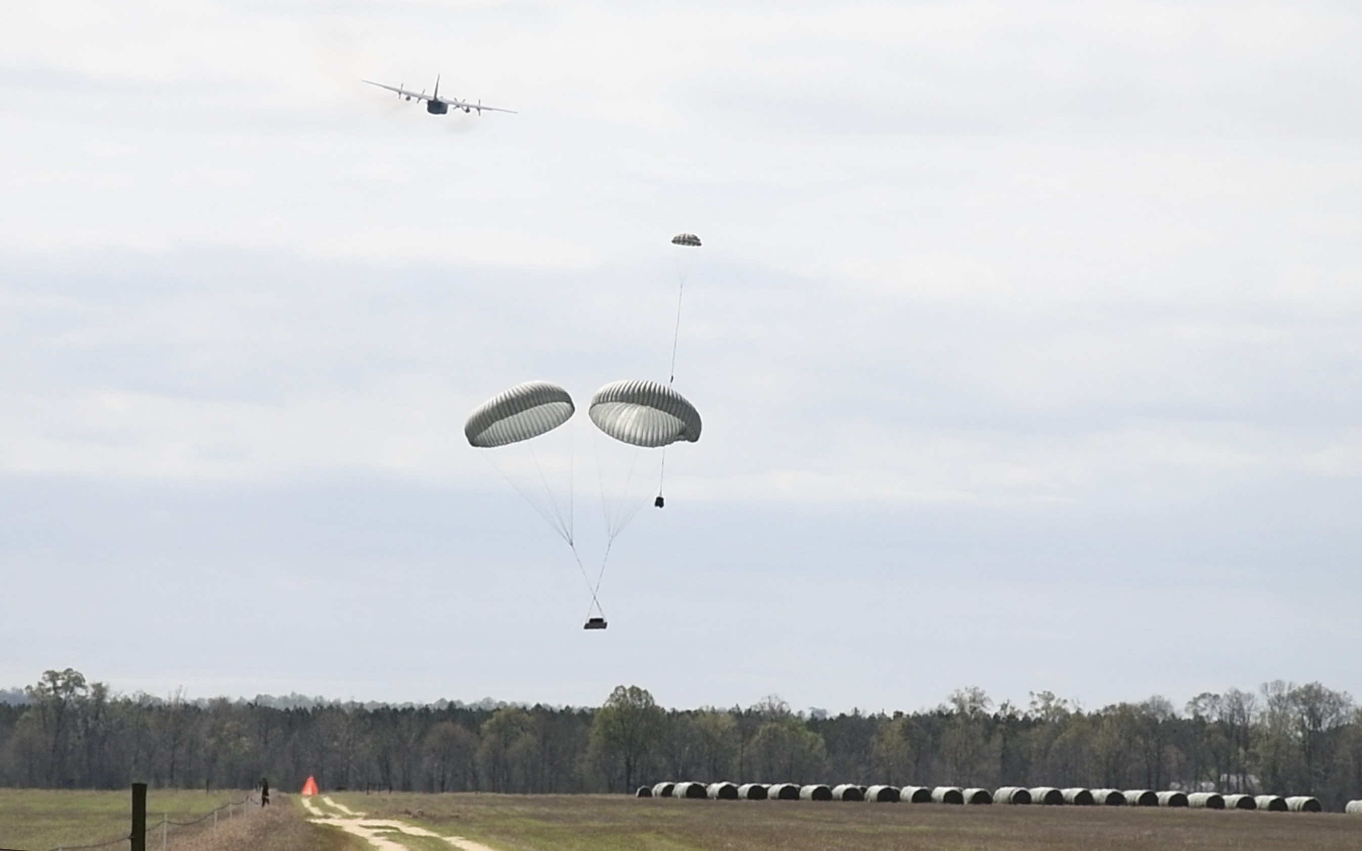 25th APS hones air drop capabilities during Auburn Tide > Maxwell Air ...