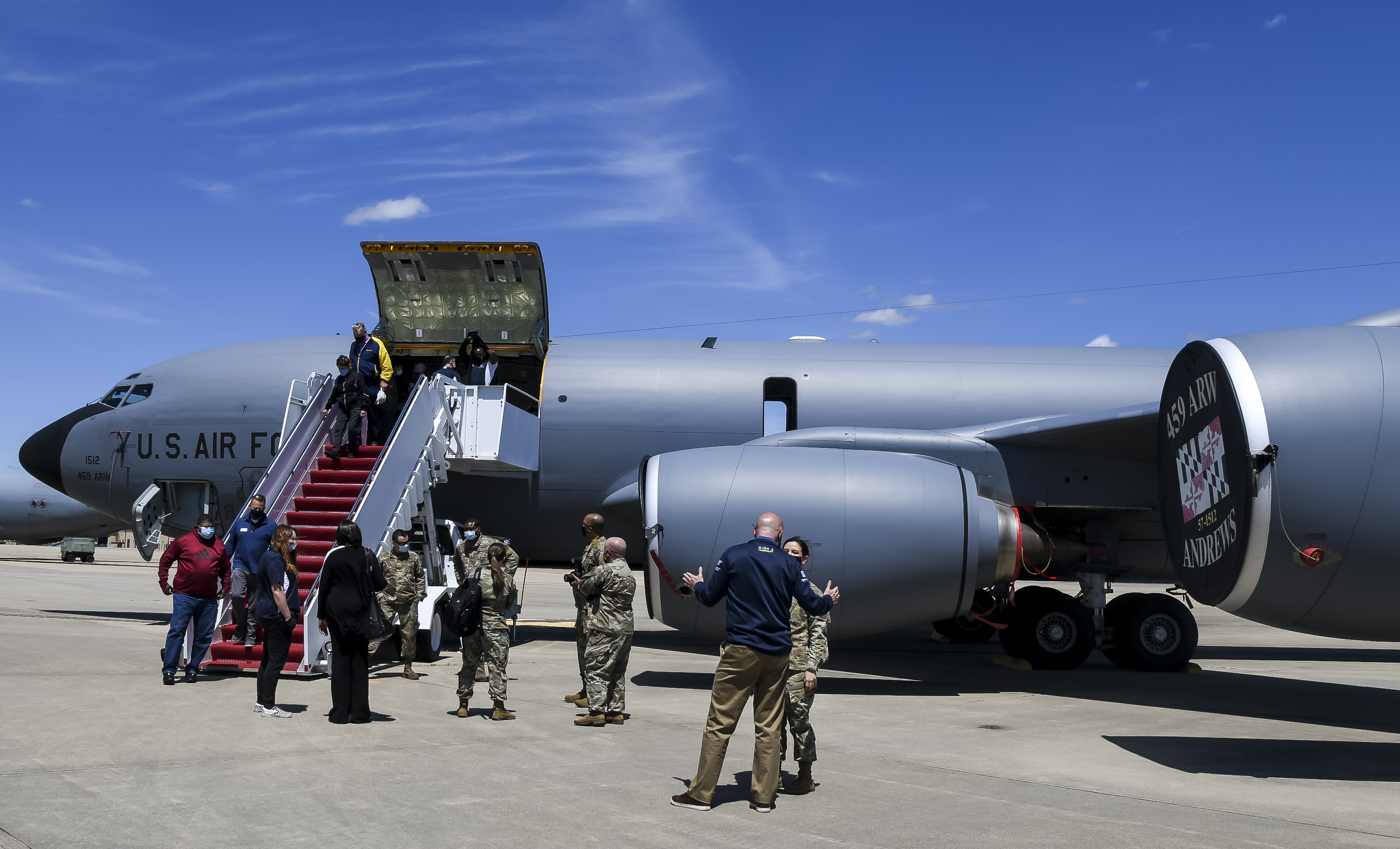 Team Dover honorary commanders visit Joint Base Andrews > 512th Airlift ...