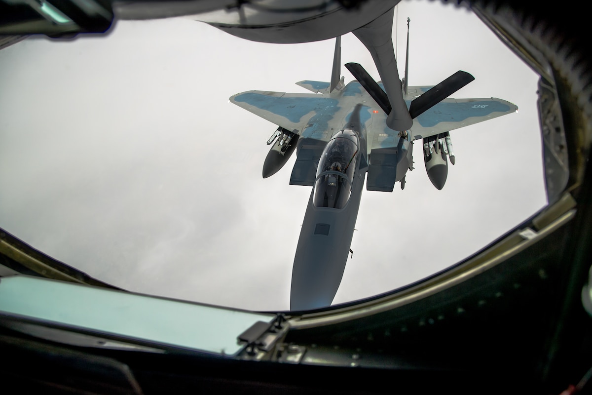 370th Flight Test Squadron conducts air refueling operations with F ...