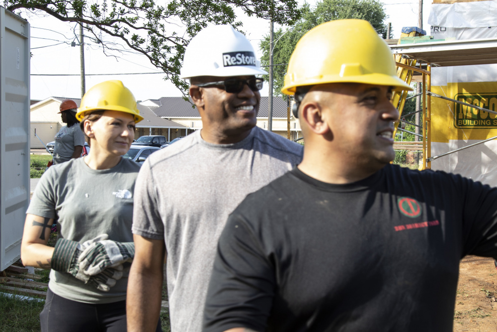 Framing leadership goals through community service > U.S. Army Reserve ...