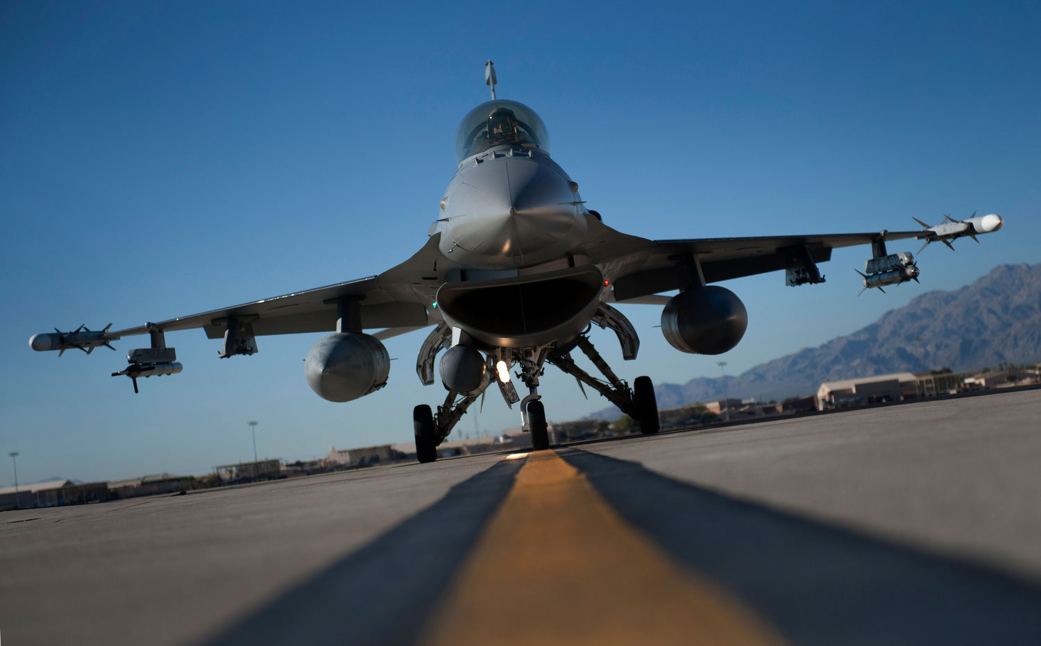 Airframe: The F-16 Fighting Falcon > > Display