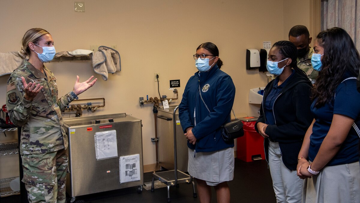 6th MDG welcomes, inspires future leaders > MacDill Air Force Base ...