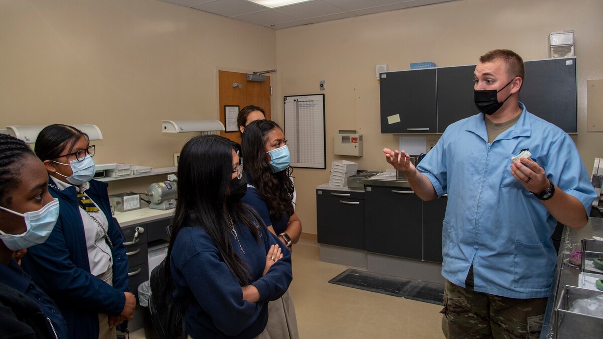 6th MDG welcomes, inspires future leaders > MacDill Air Force Base ...