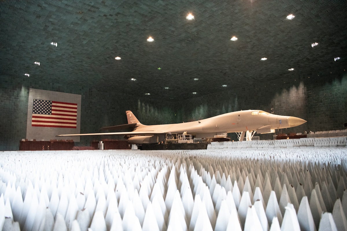 B-1B Lancer Undergoes Electronic Warfare Testing in the BAF > Edwards ...