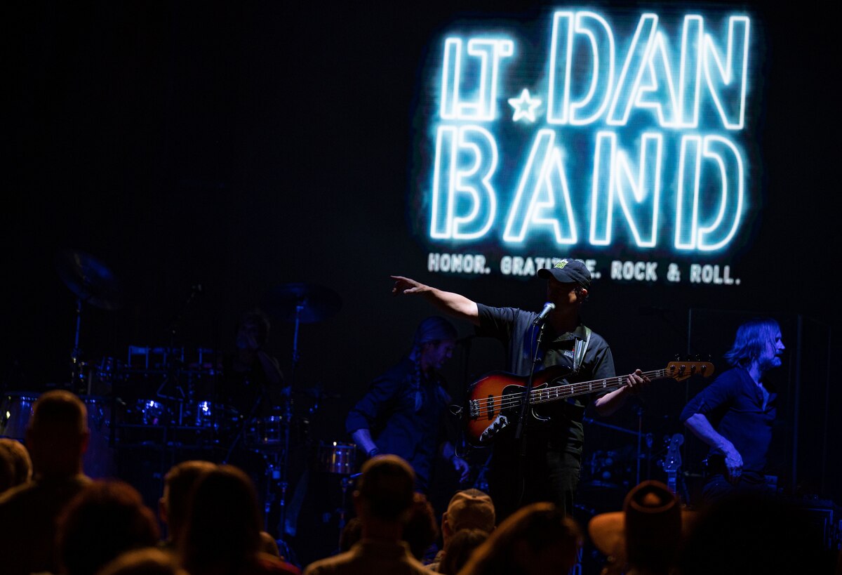 Lt. Dan Band performs at Nellis Air Force Base > Nellis Air Force Base ...