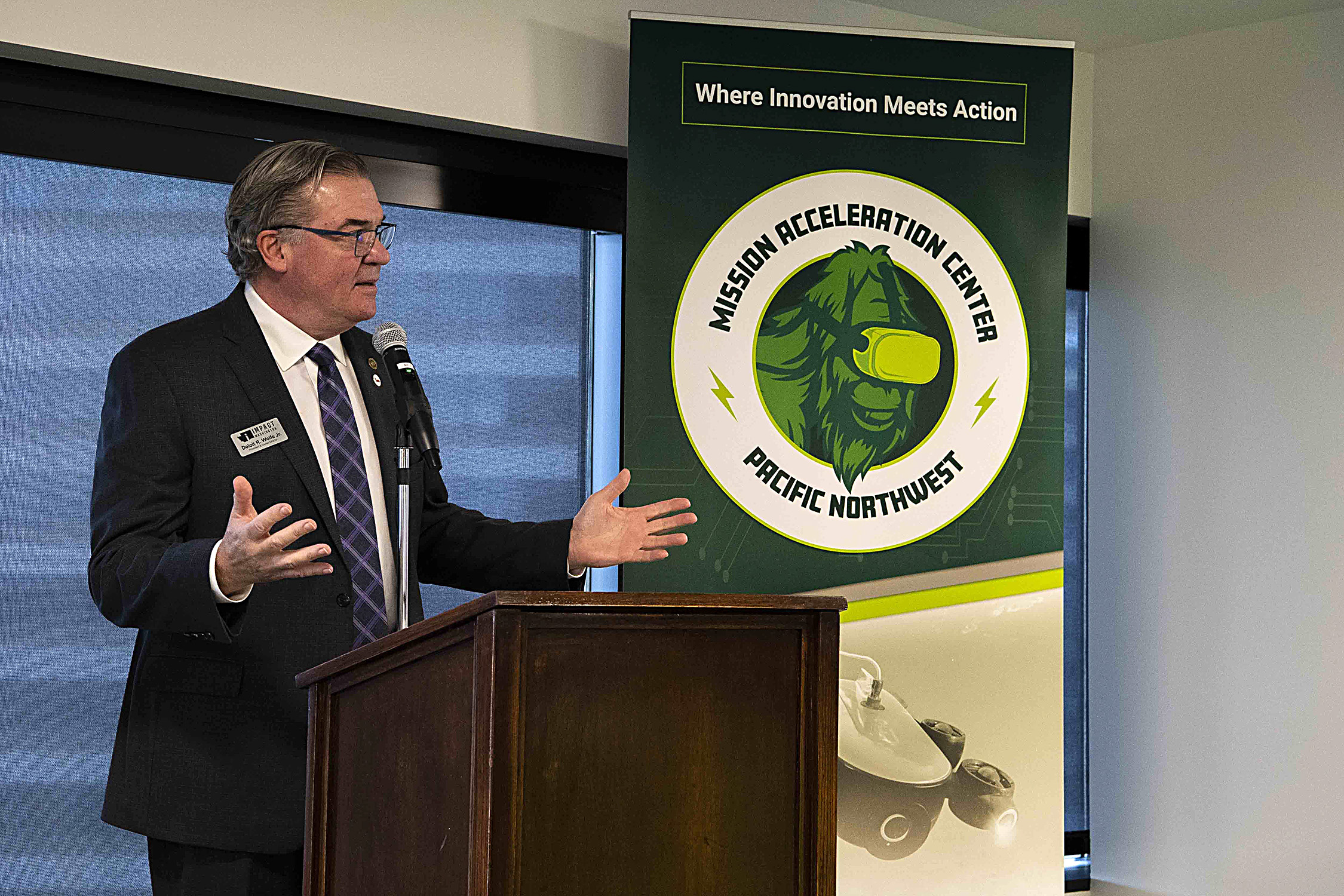 NUWC Division Keyport helps open collaboration center in Seattle ...