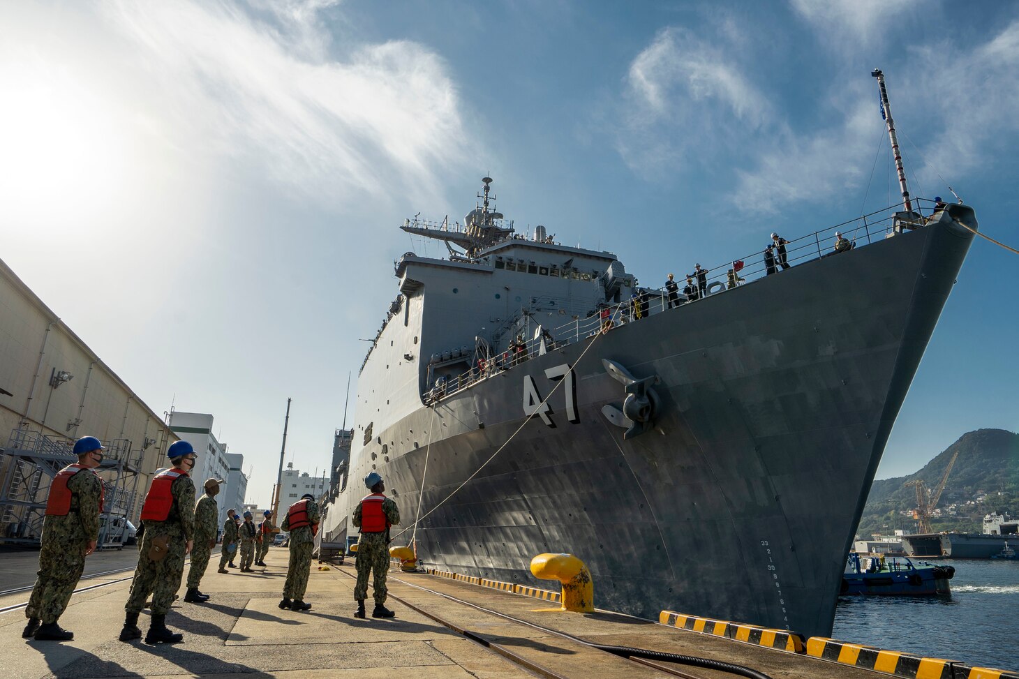 USS Rushmore Arrives in Sasebo for Forward-Deployed Duties > United ...