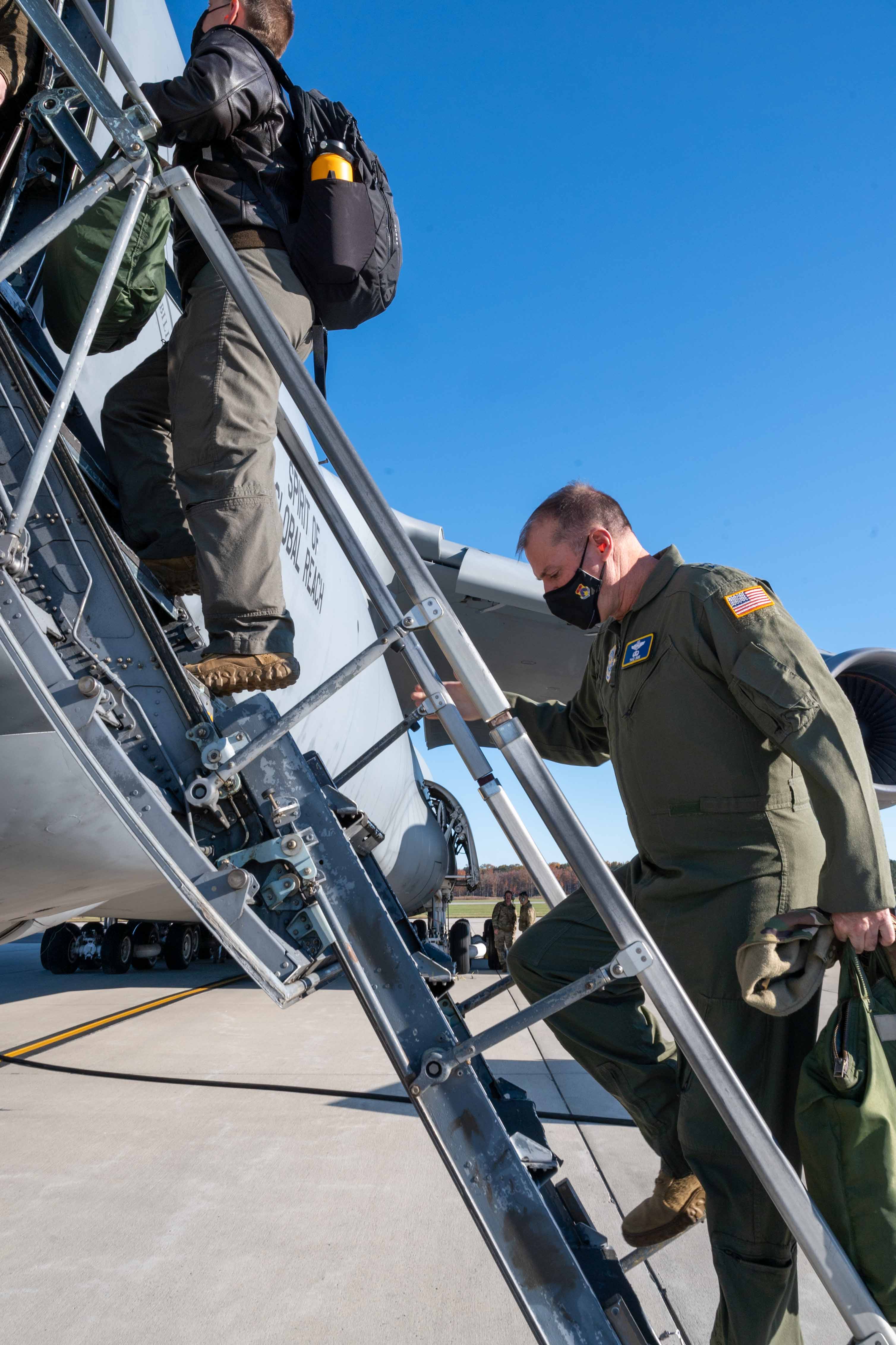 18th AF commander flies with 9th AS Pelicans > Dover Air Force Base ...