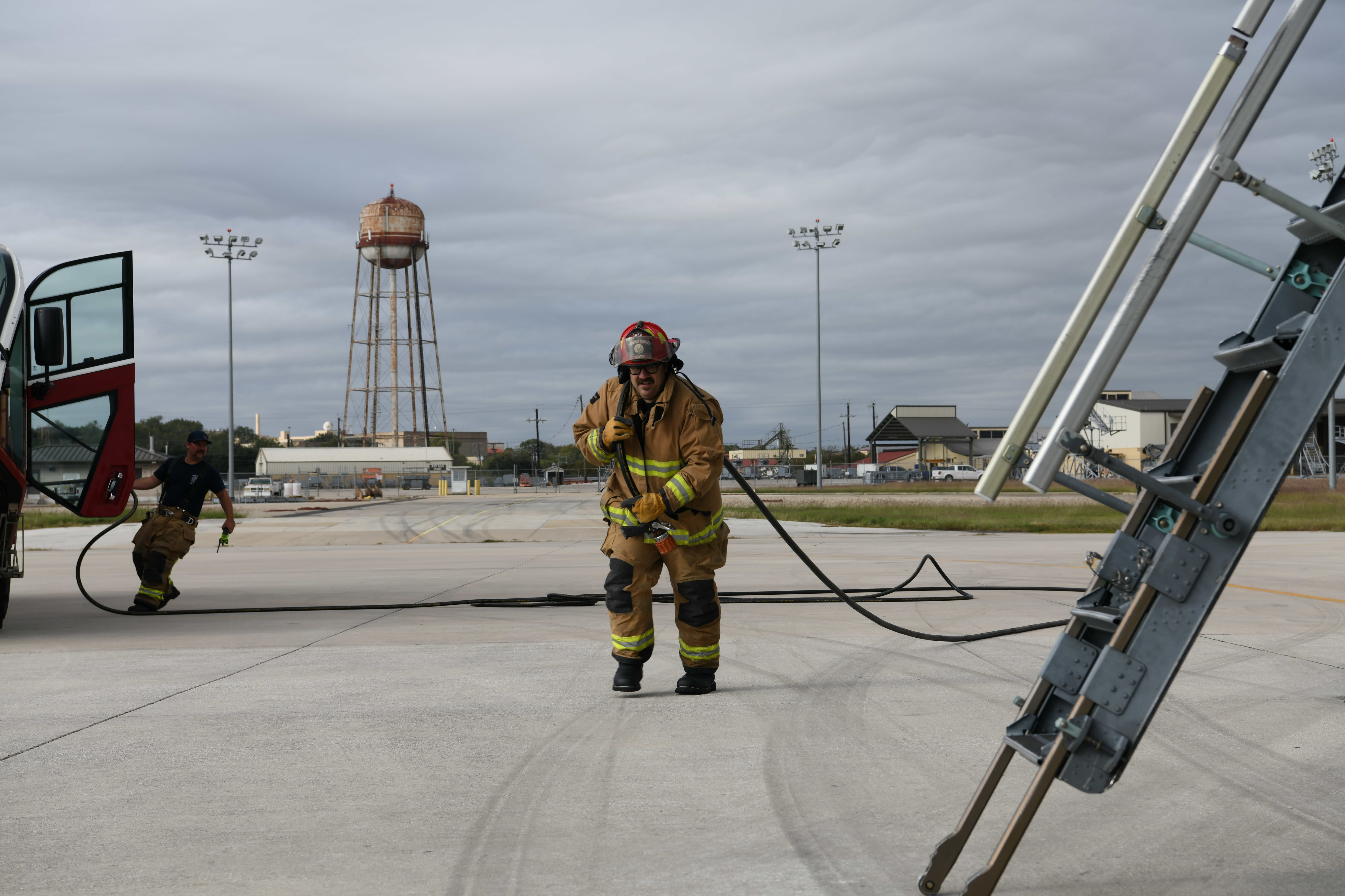 433rd Airlift Wing Airmen, JBSA firefighters practice C-5M emergency ...