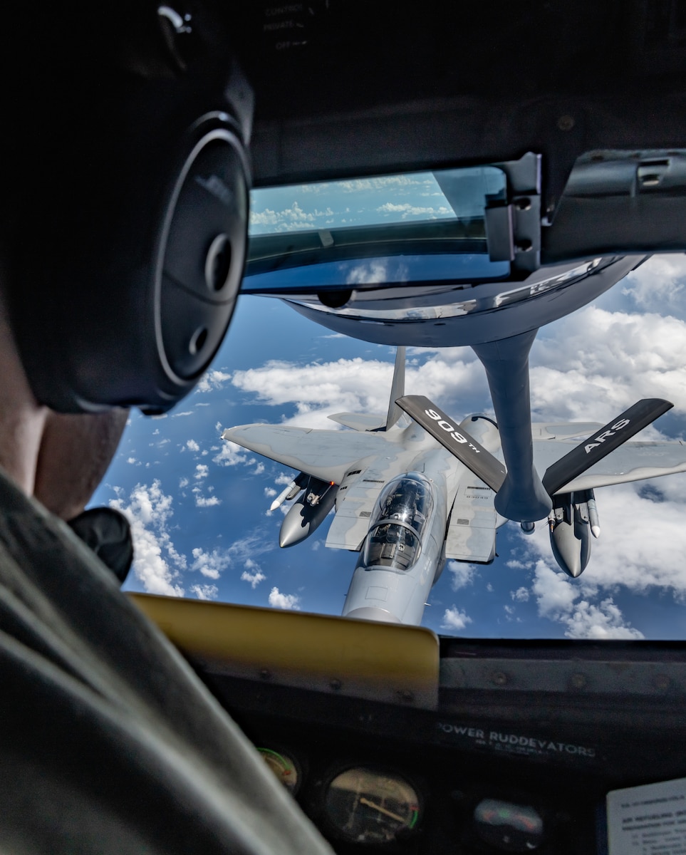 Boom operator training: Refueling experts > Kadena Air Base > News