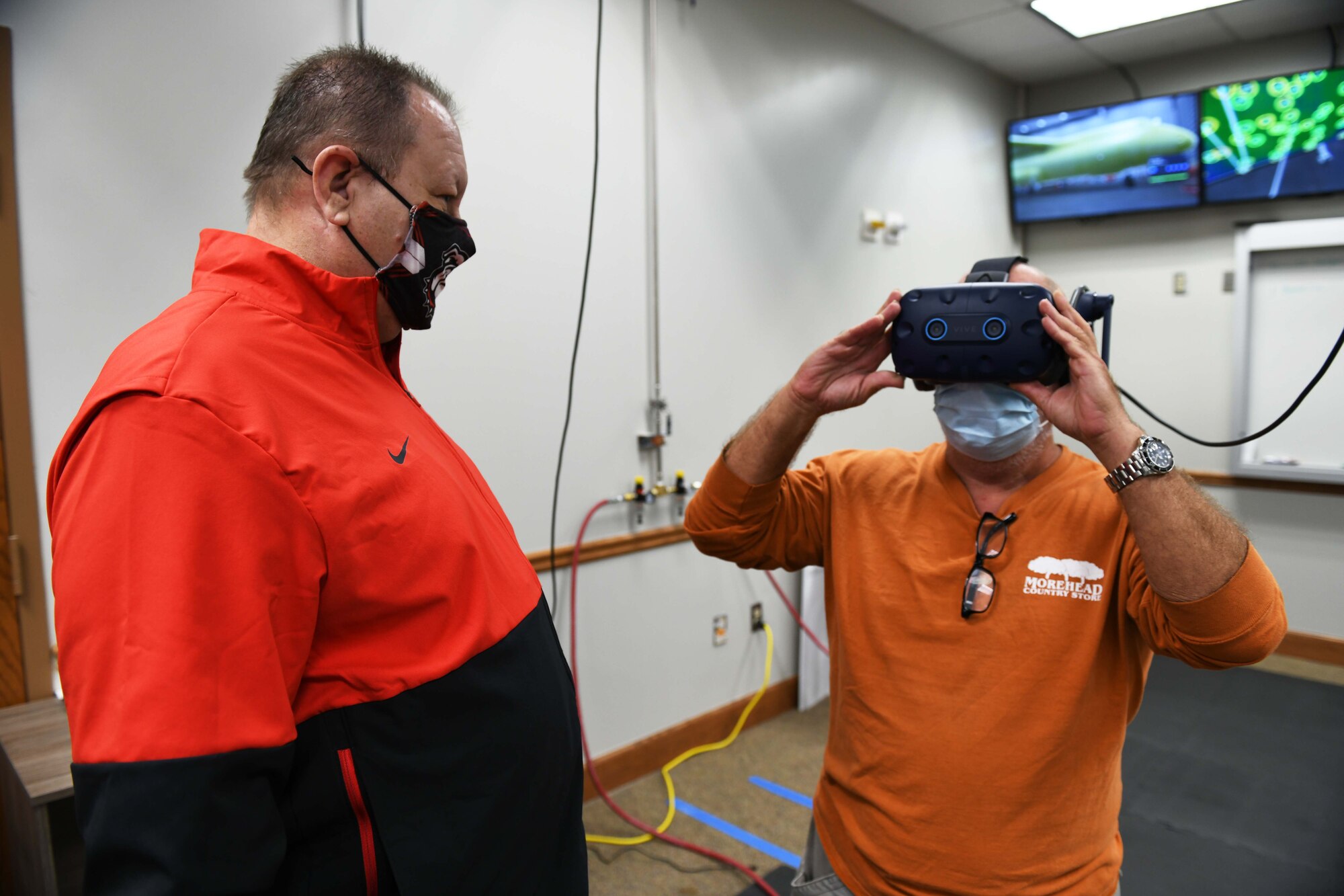 WR-ALC virtual reality paint simulator enhances classroom experience ...