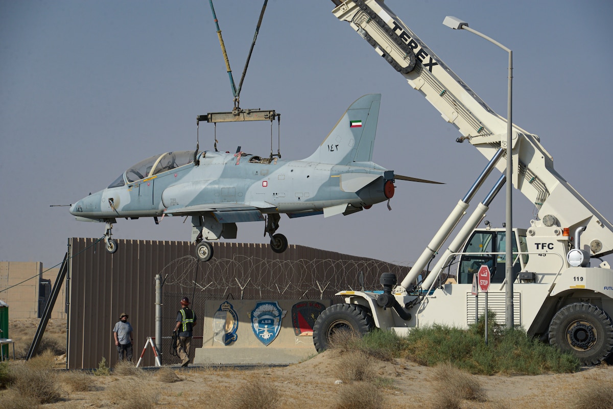 Multi-national forces transport Kuwait aircraft > U.S. Air Forces ...