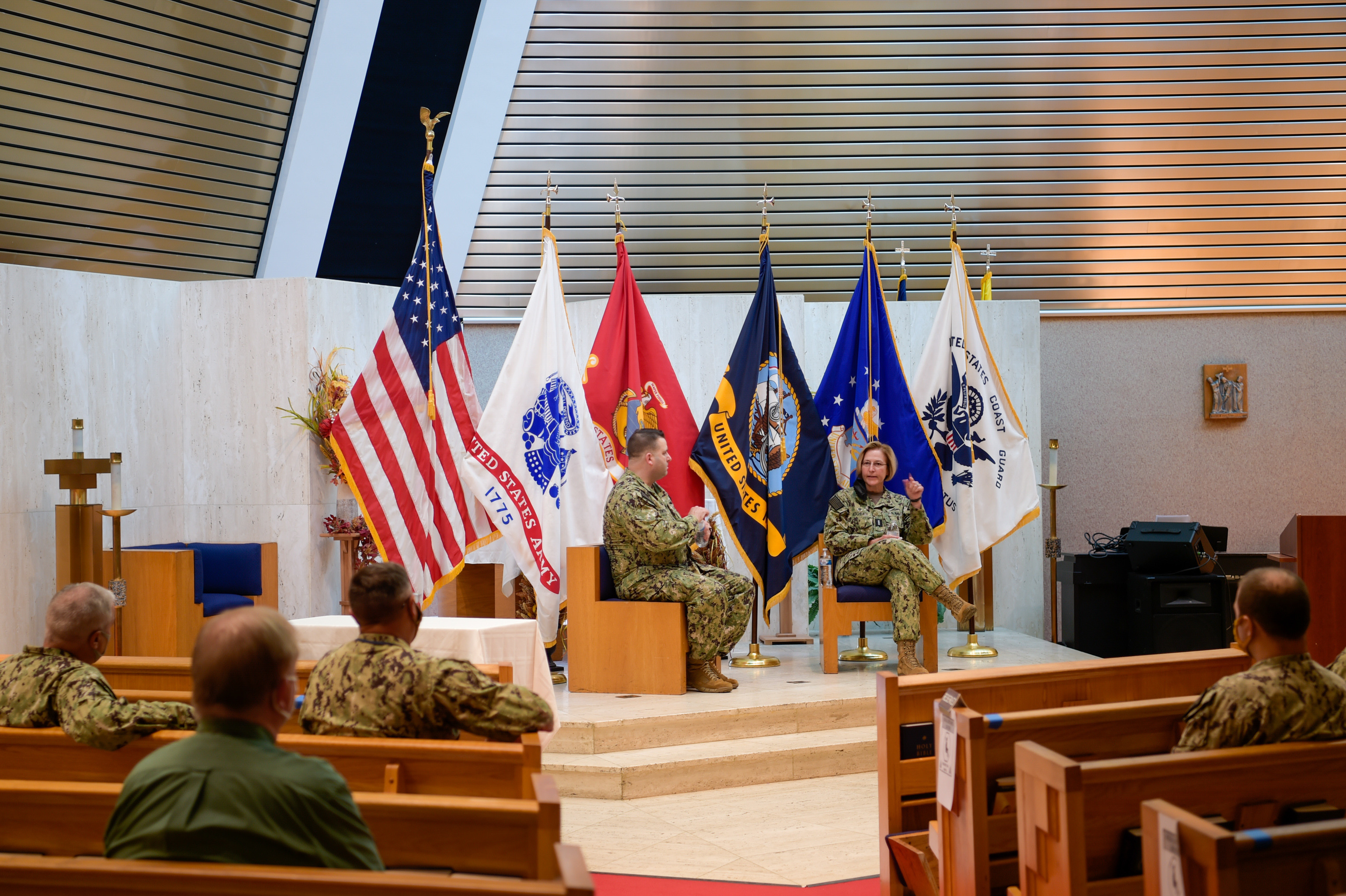 NAVIFOR Commander Visits Center for Information Warfare Training