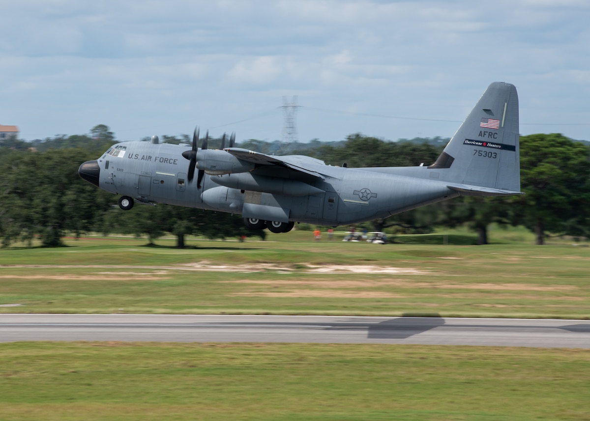 Hurricane Hunters testing new SATCOM capabilities > Air Force > Article ...