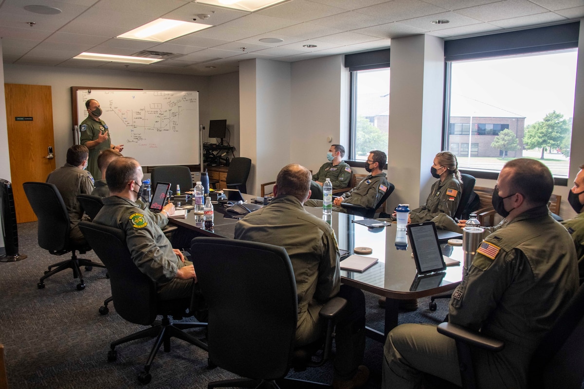 56 ARS brings KC-46 enterprise training to Mobility’s Hometown > Altus ...