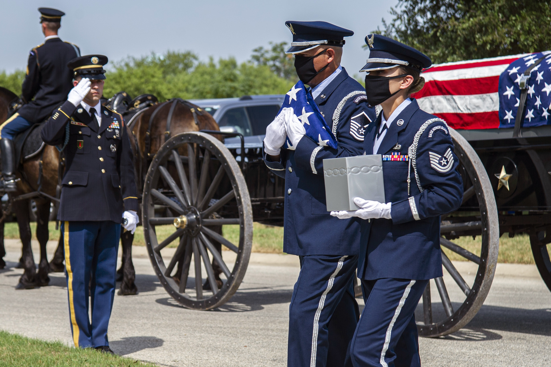 Last of Doolittle Raiders memorialized > Air Force > Features