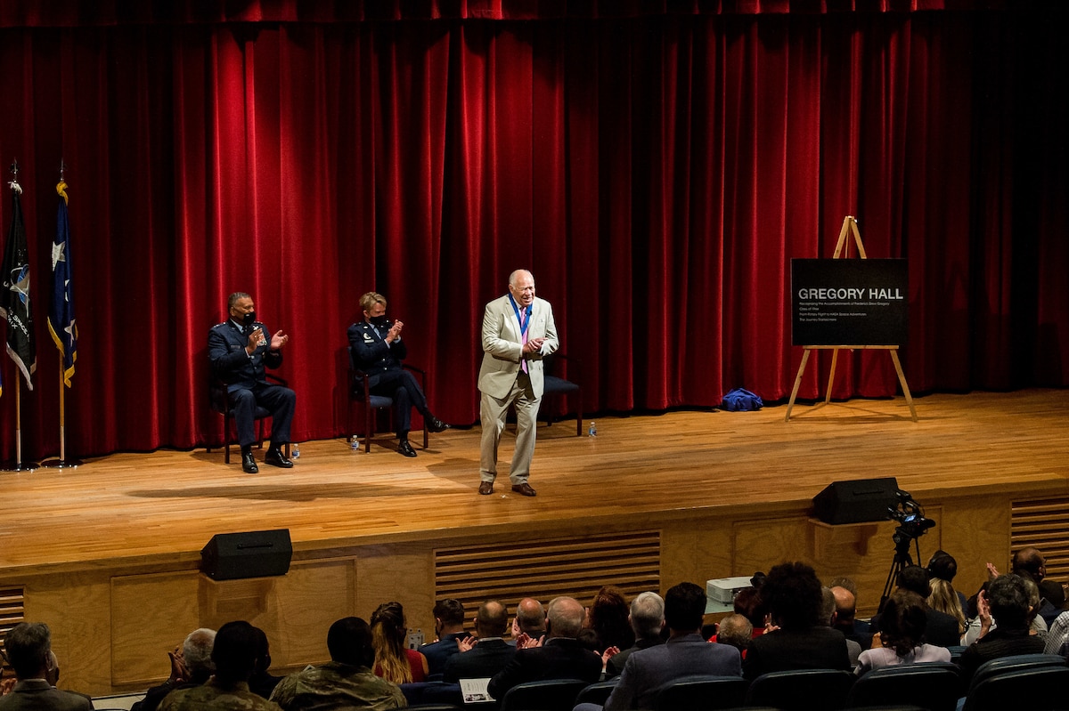 Academy names learning center after ’64 grad, astronaut > U.S. Air ...